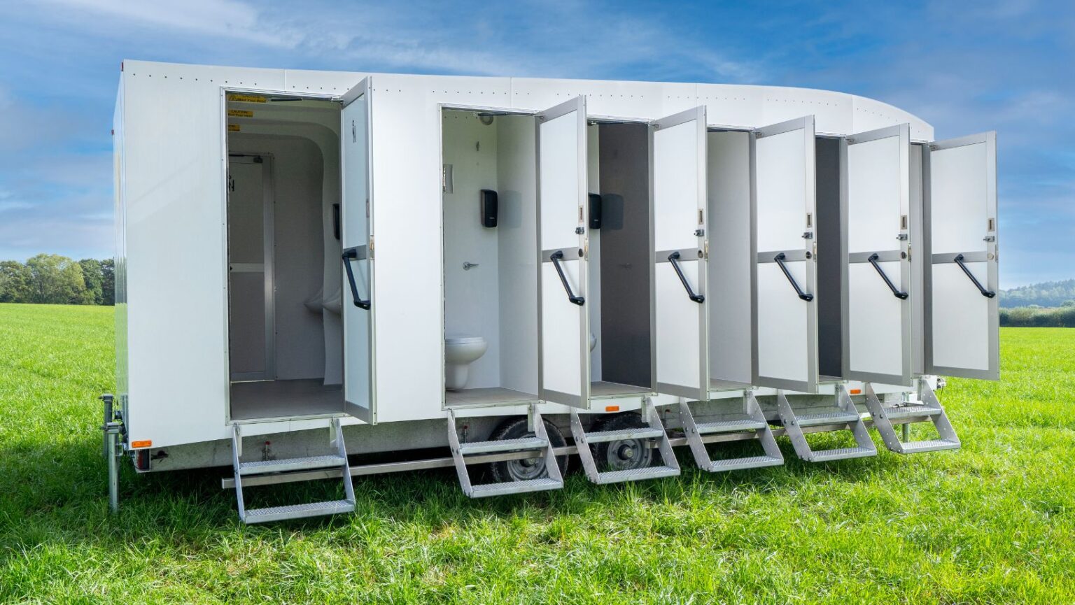 10-Bay + Urinal Trailer - GigLoo